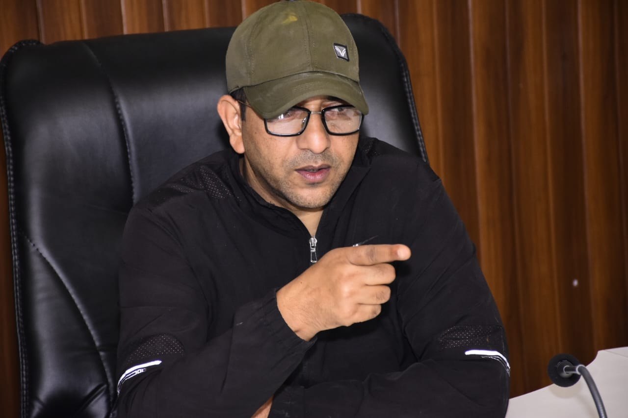 DM for strict action against officers not receiving phone calls ...